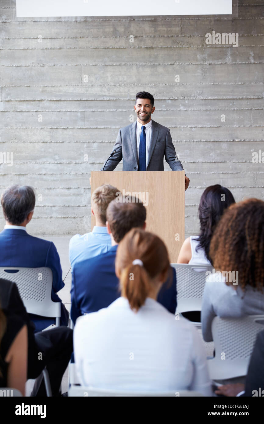 Man addressing group of men hi-res stock photography and images - Alamy