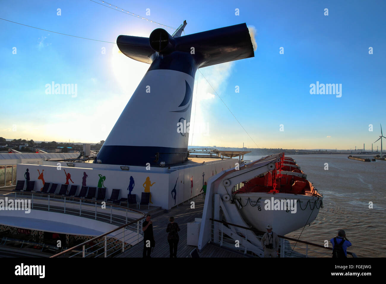 Ships funnel hi-res stock photography and images - Alamy