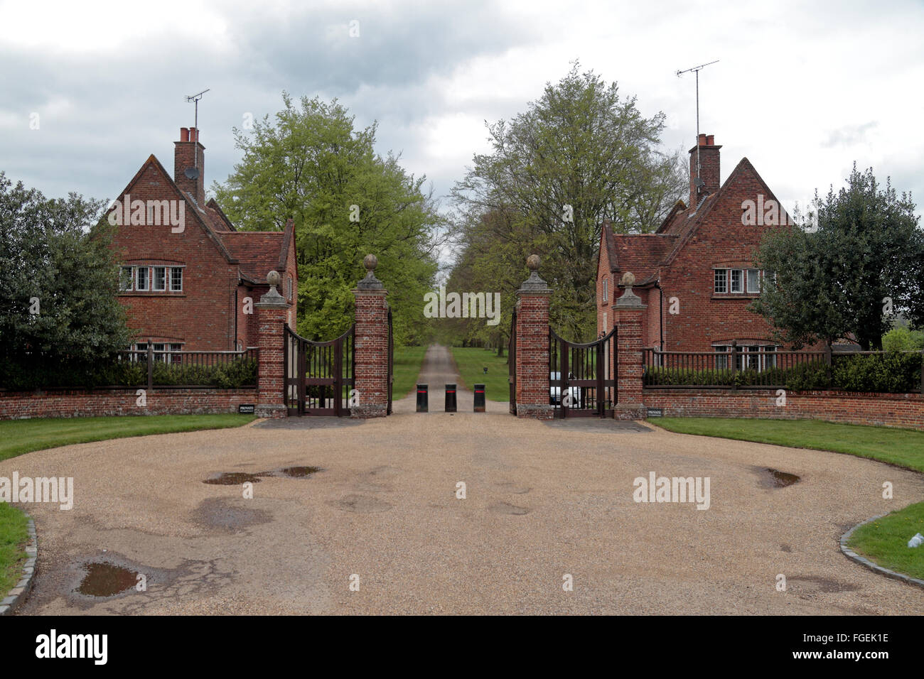The entrance gates to Chequers (Chequers Court), the country residence ...