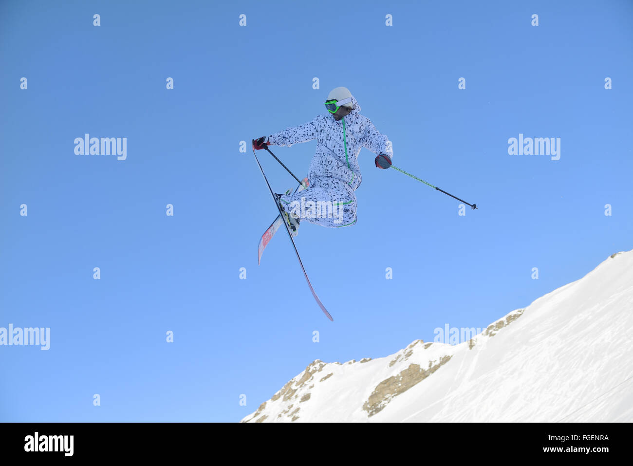 Red white and blue skier hi-res stock photography and images - Alamy
