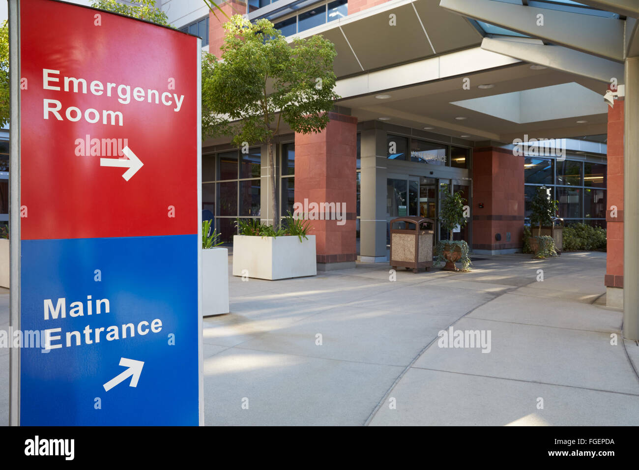 Hospital building hi-res stock photography and images - Alamy