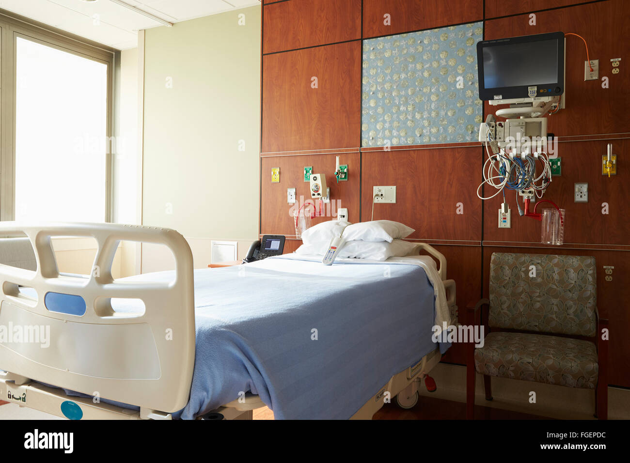 Empty room bed hi-res stock photography and images - Alamy