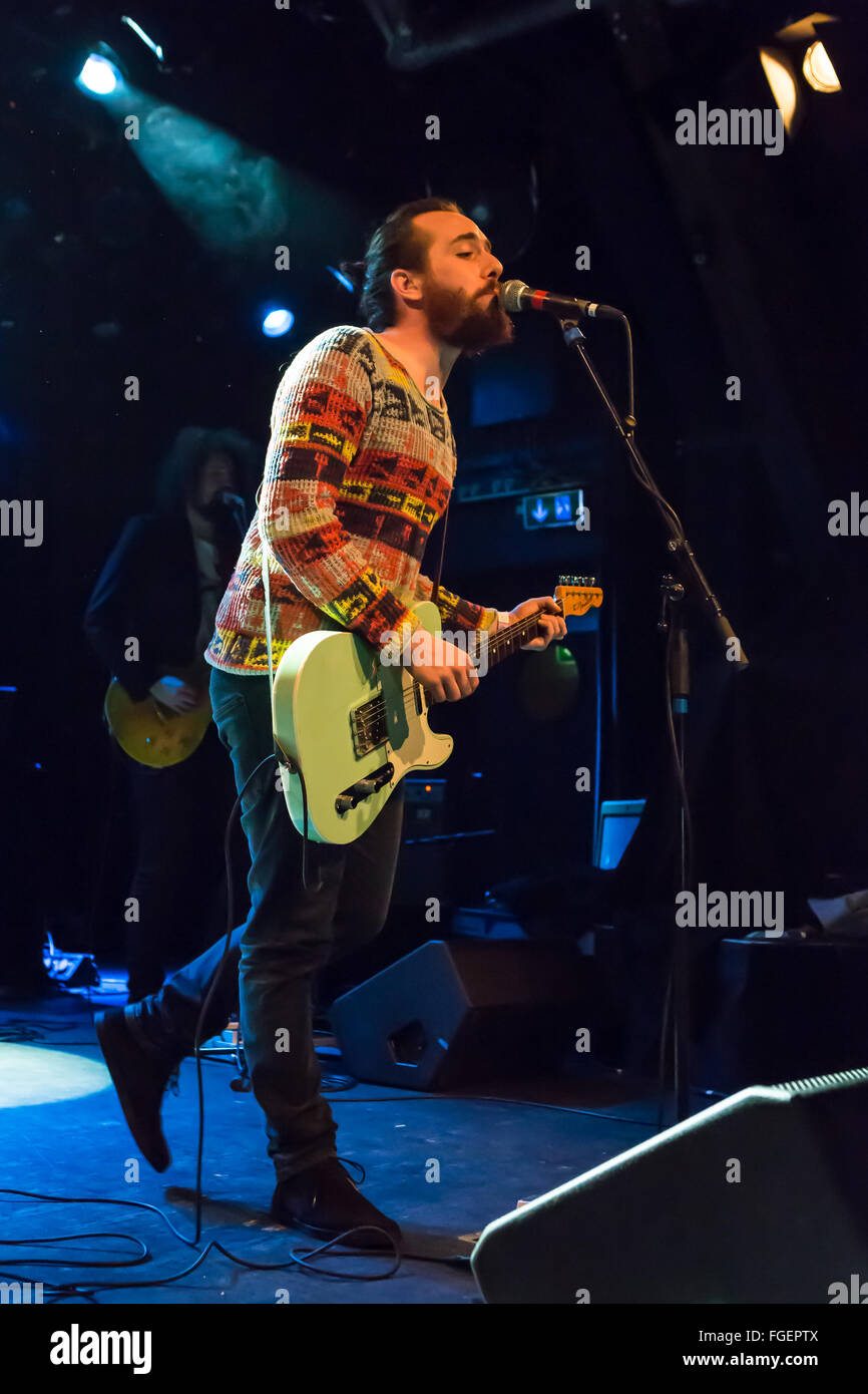 Baby at concert hi-res stock photography and images - Alamy