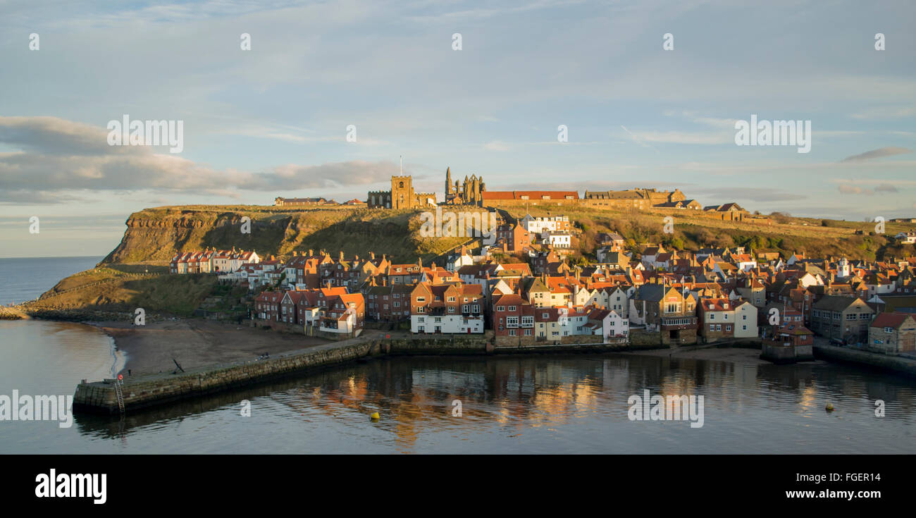 Whitby harbour hi-res stock photography and images - Alamy