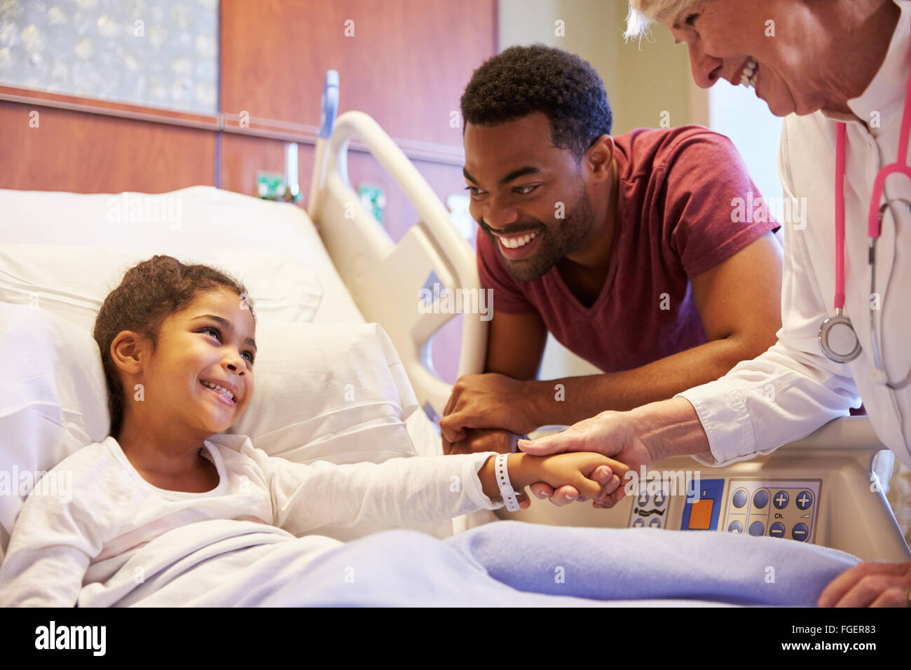 Pediatrician Visiting Father And Child In Hospital Bed Stock Photo - Alamy