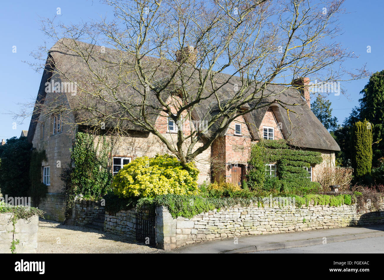 Avon Cottage, a large thatched cottage in Bredon, Worcestershire Stock ...