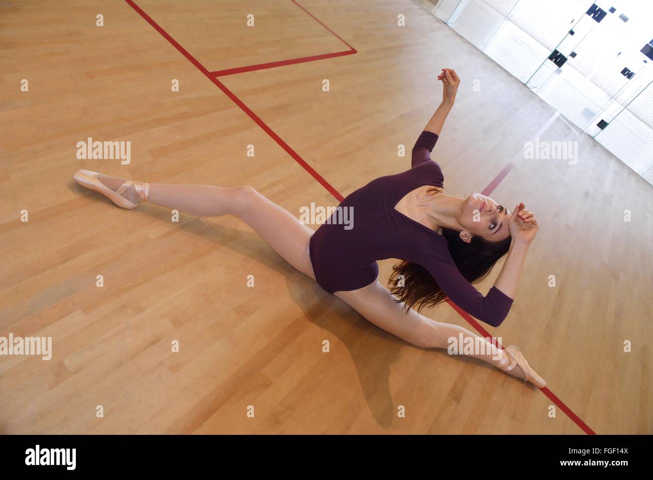 Dance pose color hi-res stock photography and images - Alamy