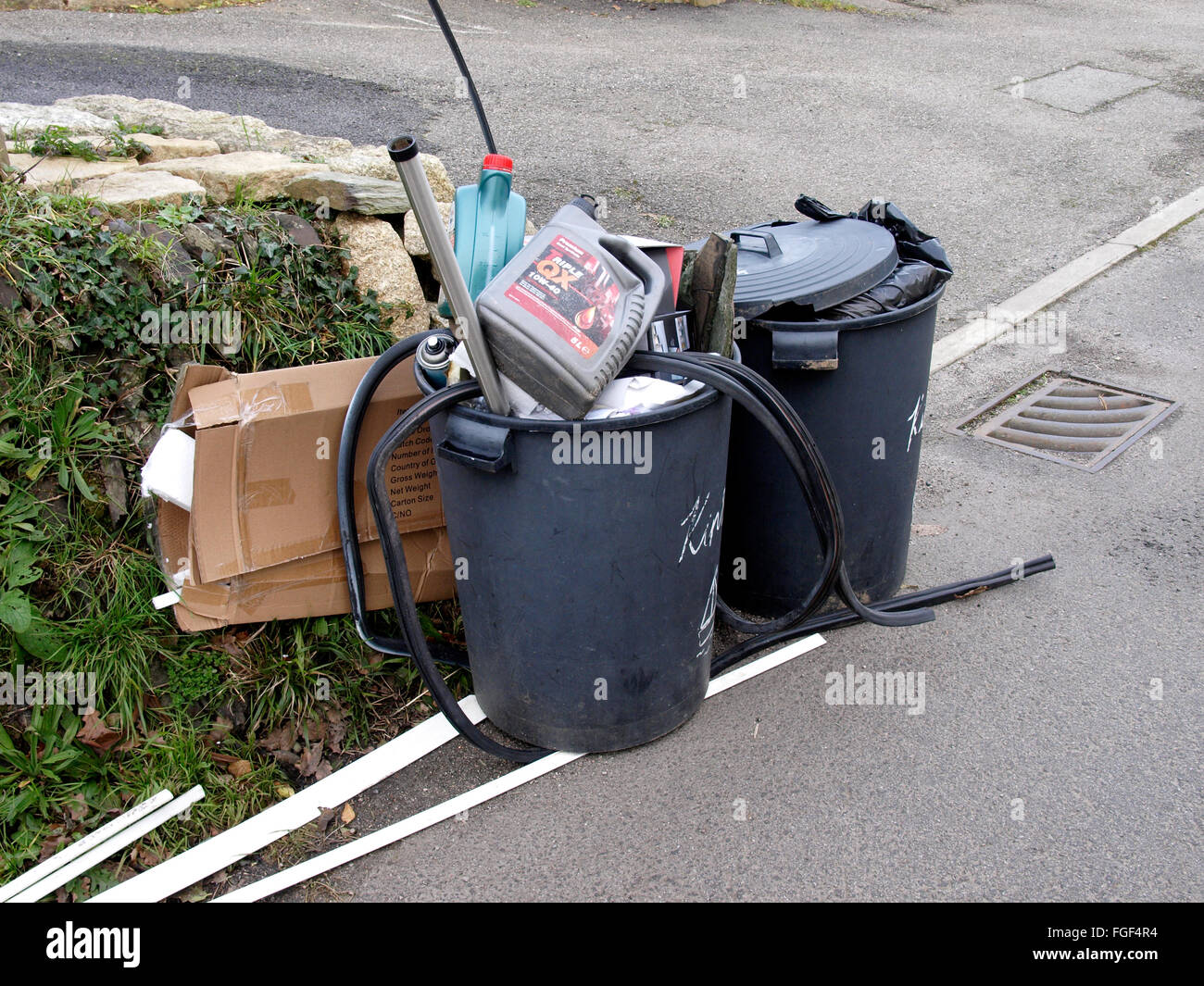 Overflowing dustbin hi-res stock photography and images - Alamy