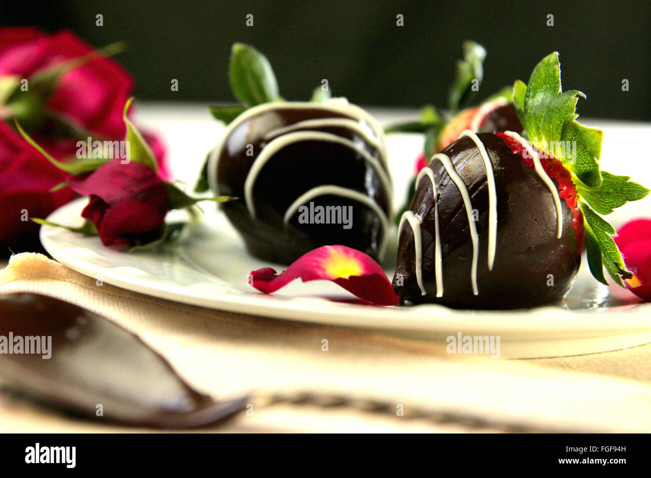 Chocolate covered strawberries hi-res stock photography and images - Alamy