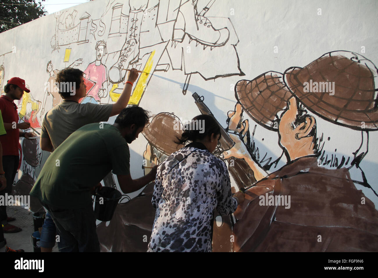 Dhaka, Bangladesh. 19 February, 2016. Students of Dhaka university fine ...