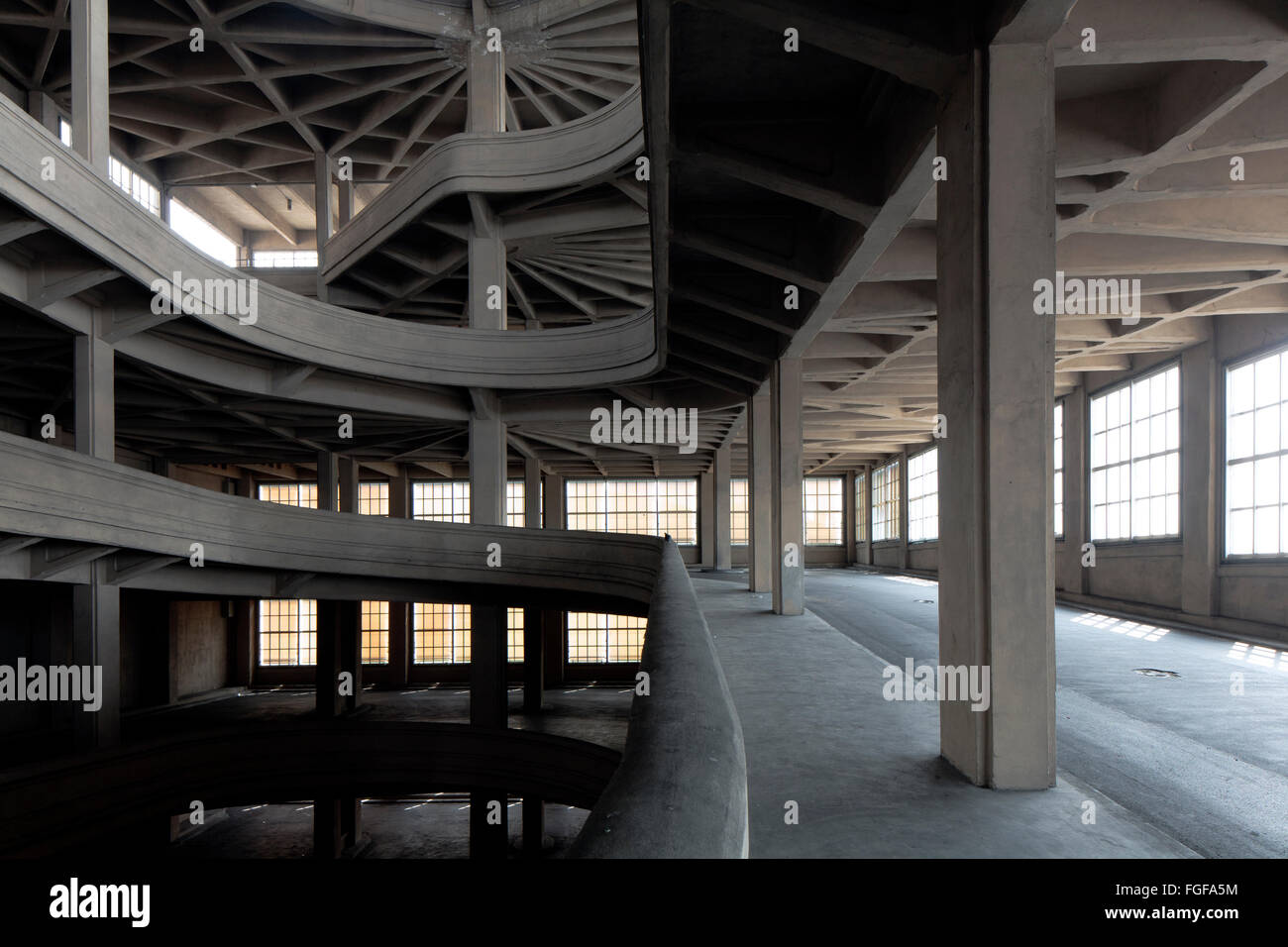 Spiral concrete ramp hi-res stock photography and images - Alamy