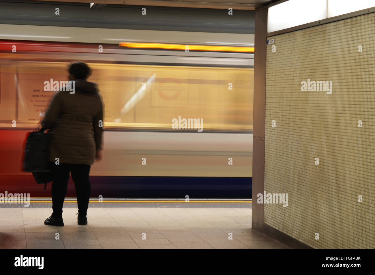 A train rushing past the platform in a London Underground station Stock ...