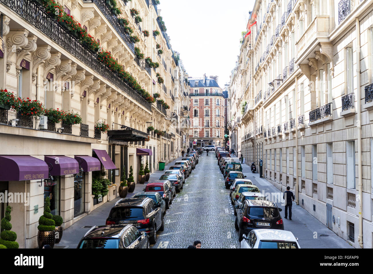 Paris traffic parking hi-res stock photography and images - Alamy
