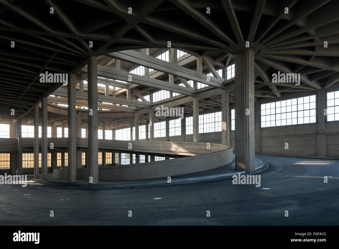 Spiral concrete ramp hi-res stock photography and images - Alamy