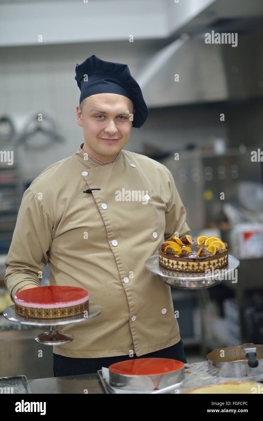 chef preparing desert cake in the kitchen Stock Photo - Alamy