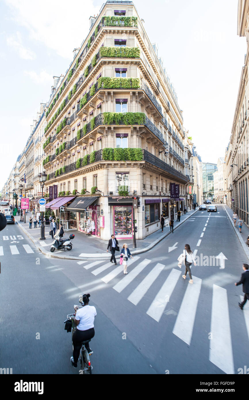 Paris corner building hi-res stock photography and images - Alamy