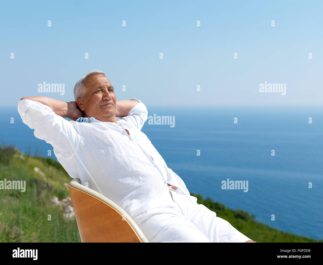 senior man sitting outside Stock Photo - Alamy