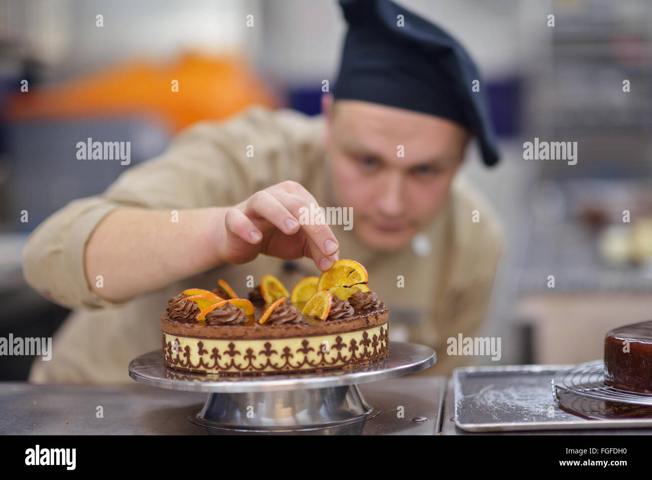 chef preparing desert cake in the kitchen Stock Photo - Alamy