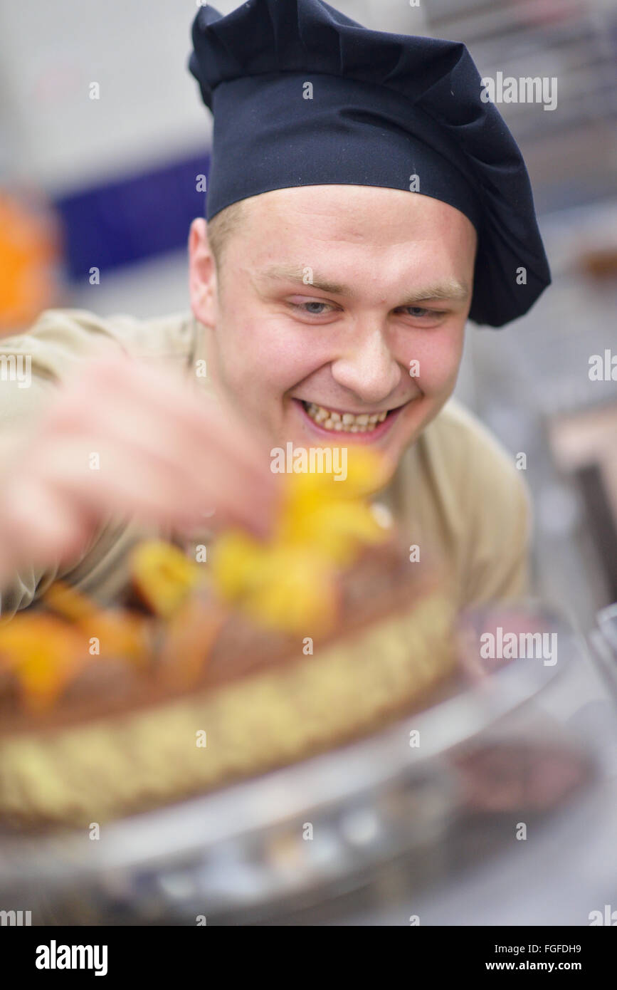 chef preparing desert cake in the kitchen Stock Photo - Alamy
