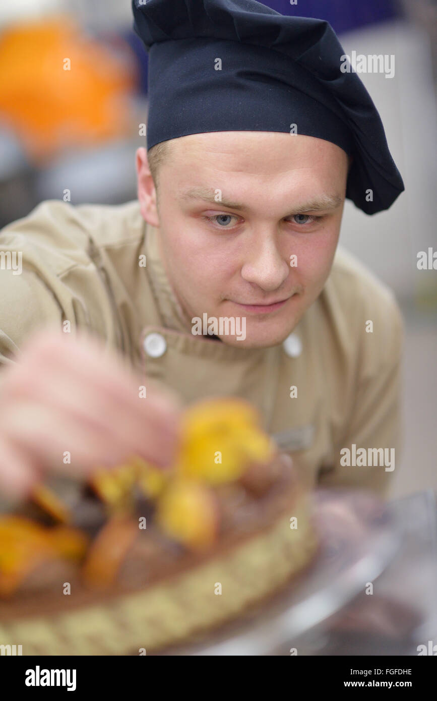 chef preparing desert cake in the kitchen Stock Photo - Alamy