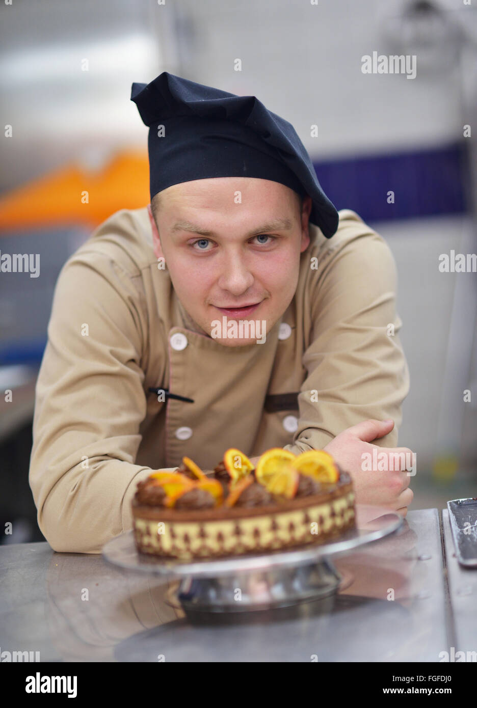 chef preparing desert cake in the kitchen Stock Photo - Alamy