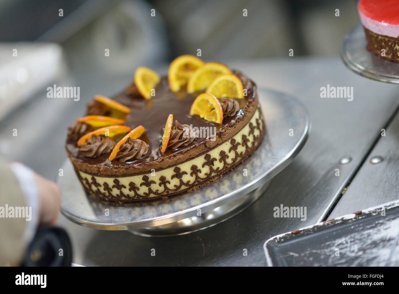 chef preparing desert cake in the kitchen Stock Photo - Alamy