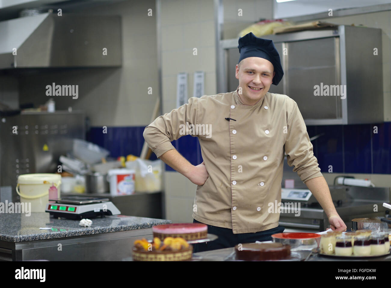 chef preparing desert cake in the kitchen Stock Photo - Alamy
