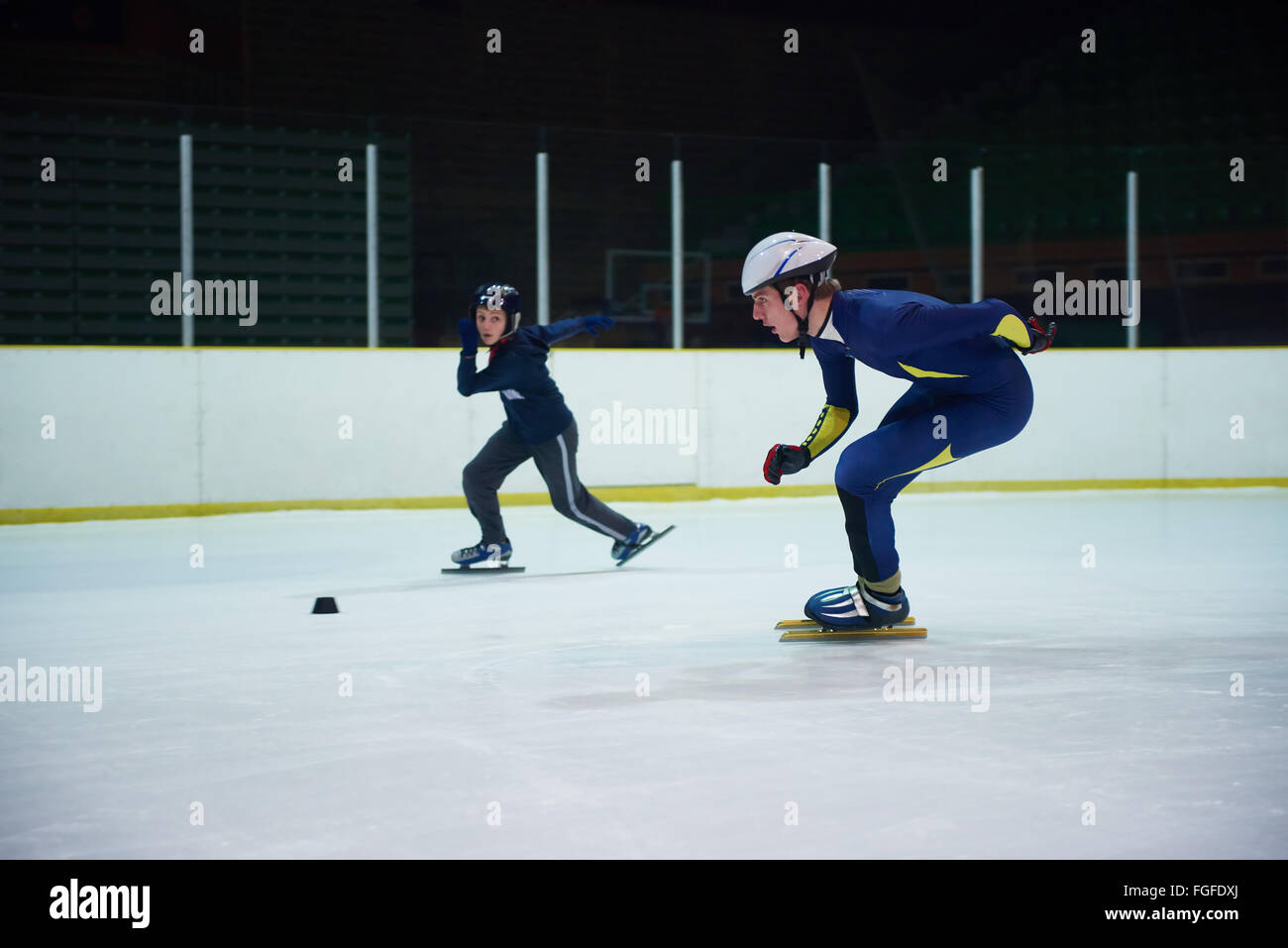 Professional short track speed hi-res stock photography and images - Alamy