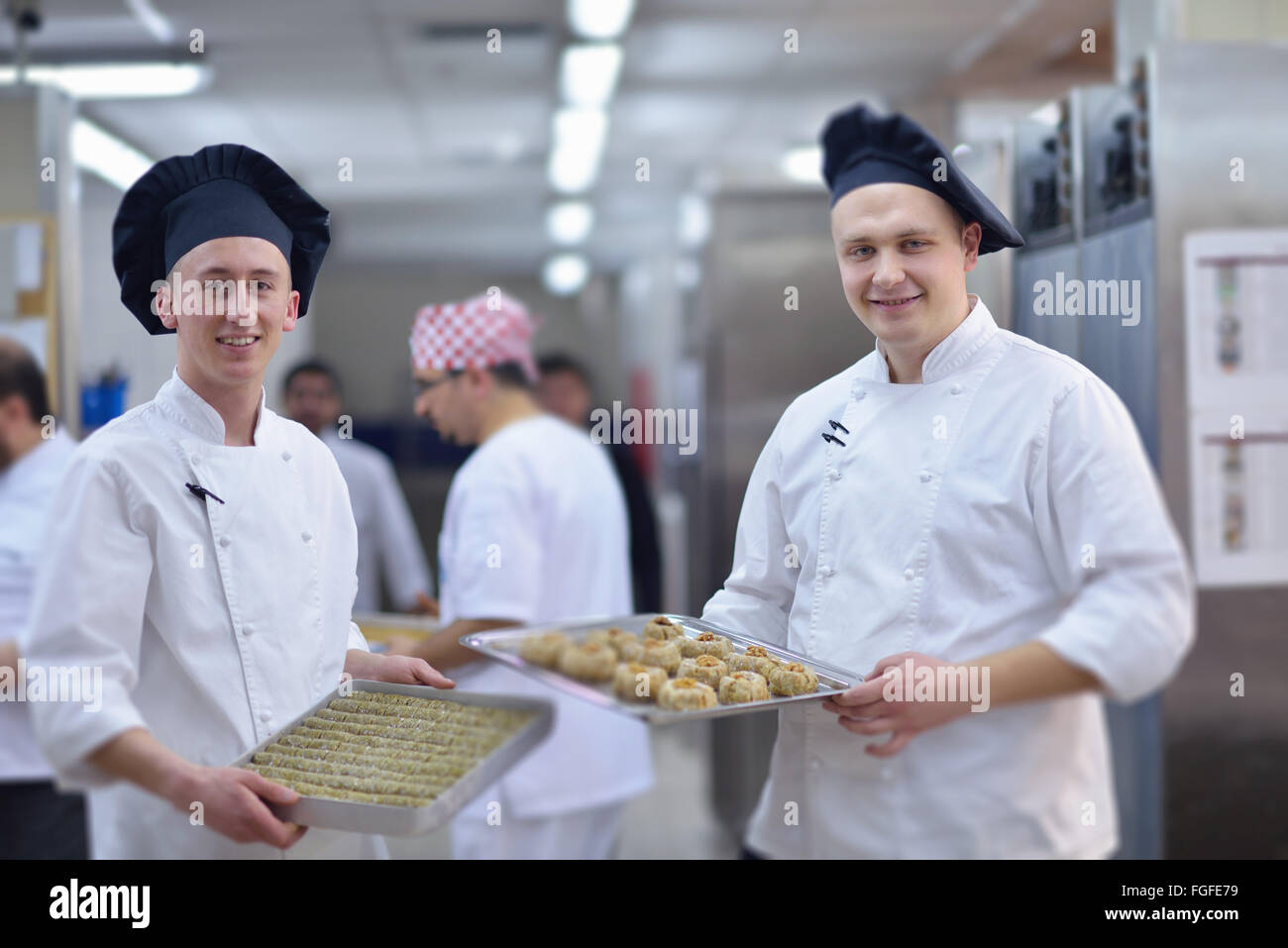 chef preparing desert cake in the kitchen Stock Photo - Alamy
