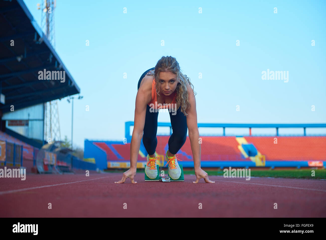 Female sprinter blocks hi-res stock photography and images - Alamy