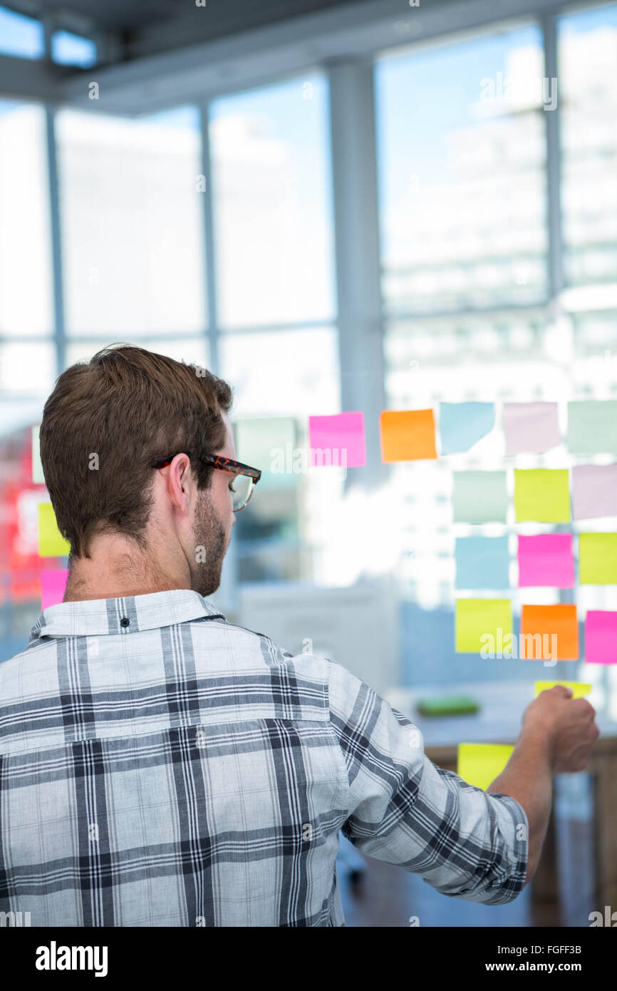 Post it notes office desk wall hi-res stock photography and images - Alamy