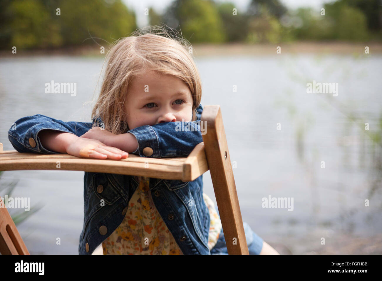 Child thinking hi-res stock photography and images - Alamy