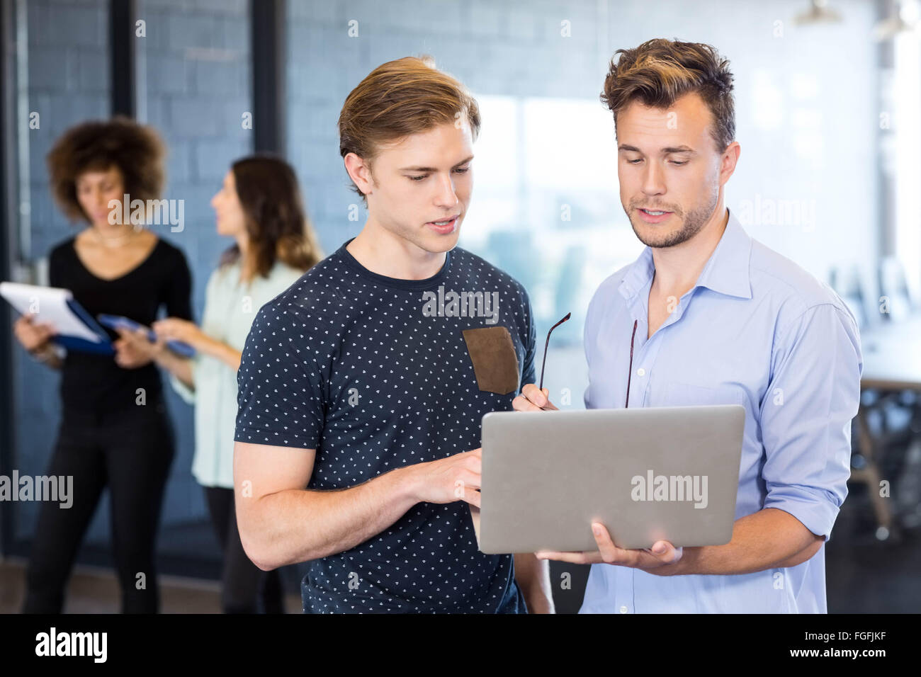 Men having a discussion hi-res stock photography and images - Alamy