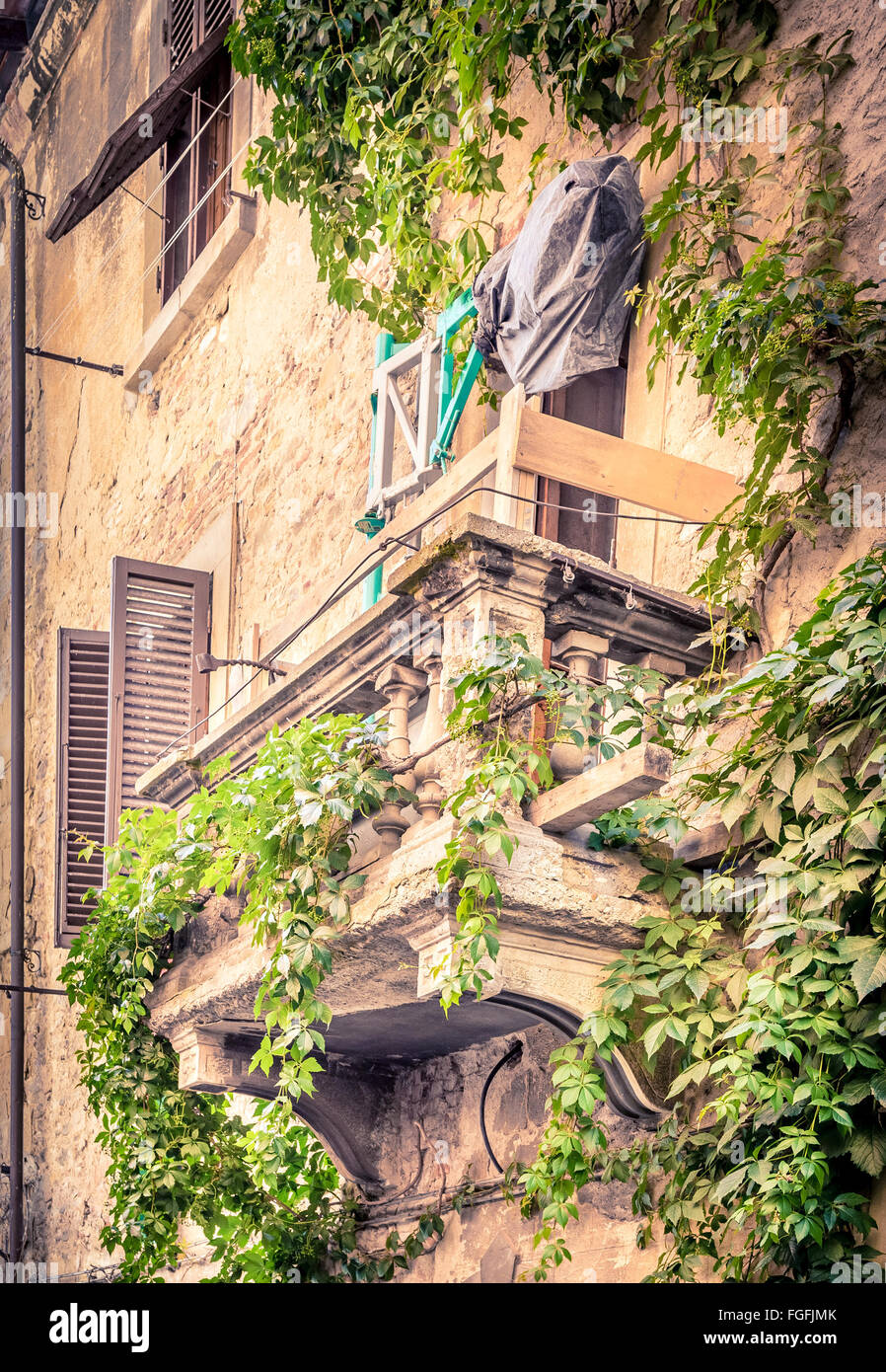 Italian balcony hi-res stock photography and images - Alamy