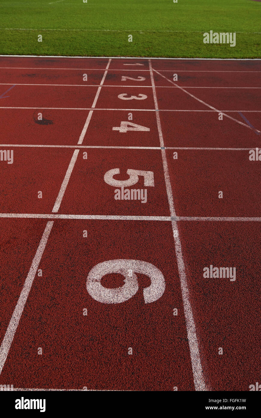 High school track and field runner hi-res stock photography and images ...