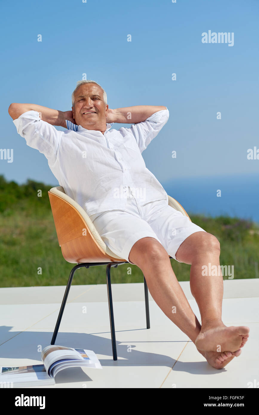 senior man sitting outside Stock Photo - Alamy