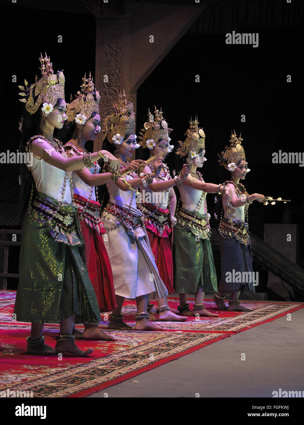 Beautiful cambodian girls hi-res stock photography and images - Alamy