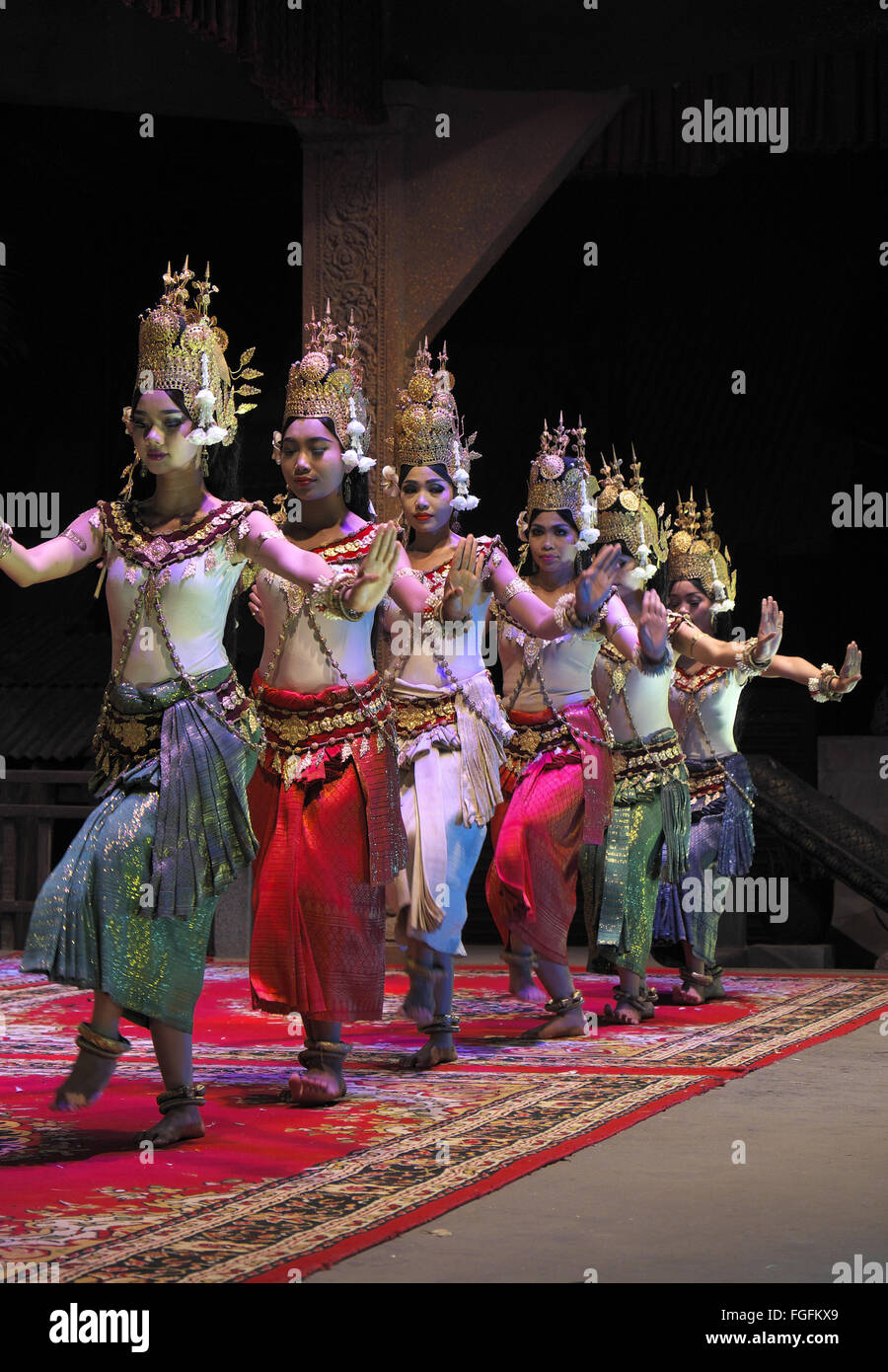 Cambodian girls hi-res stock photography and images - Alamy