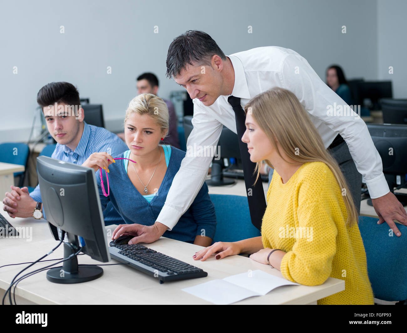 Teen students computer lab hi-res stock photography and images - Alamy