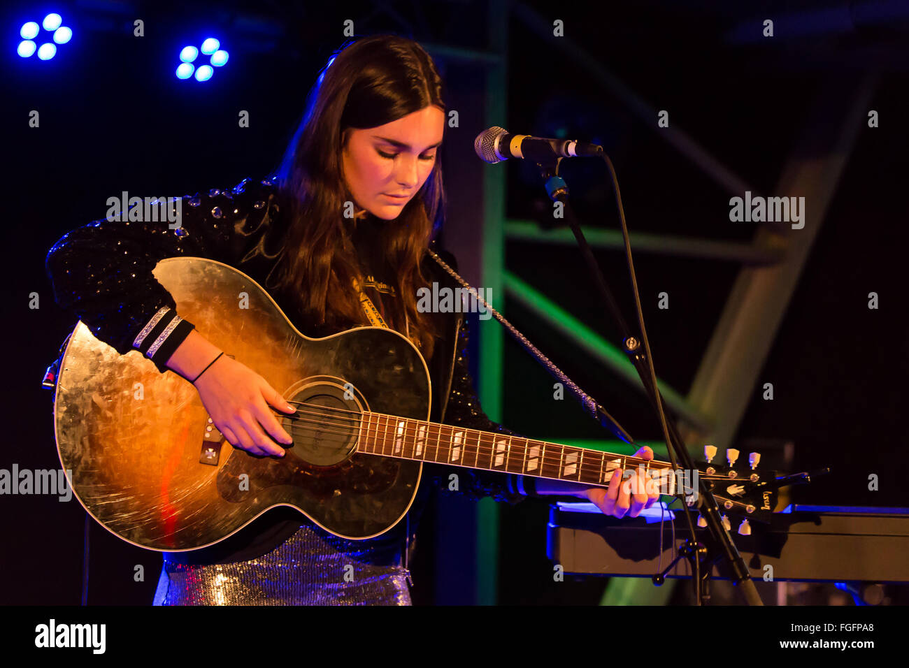 Lisa singer hi-res stock photography and images - Alamy