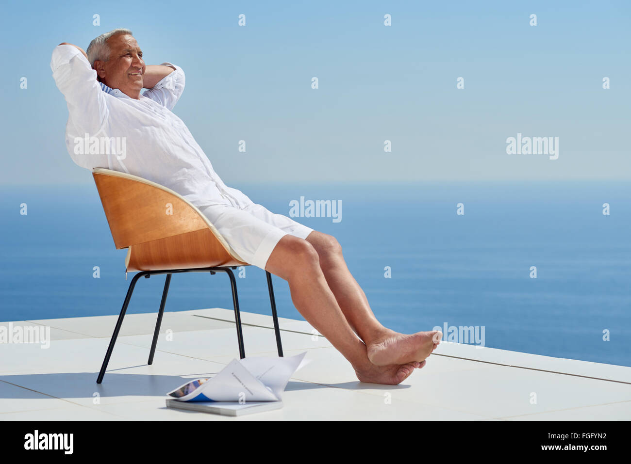 senior man sitting outside Stock Photo - Alamy