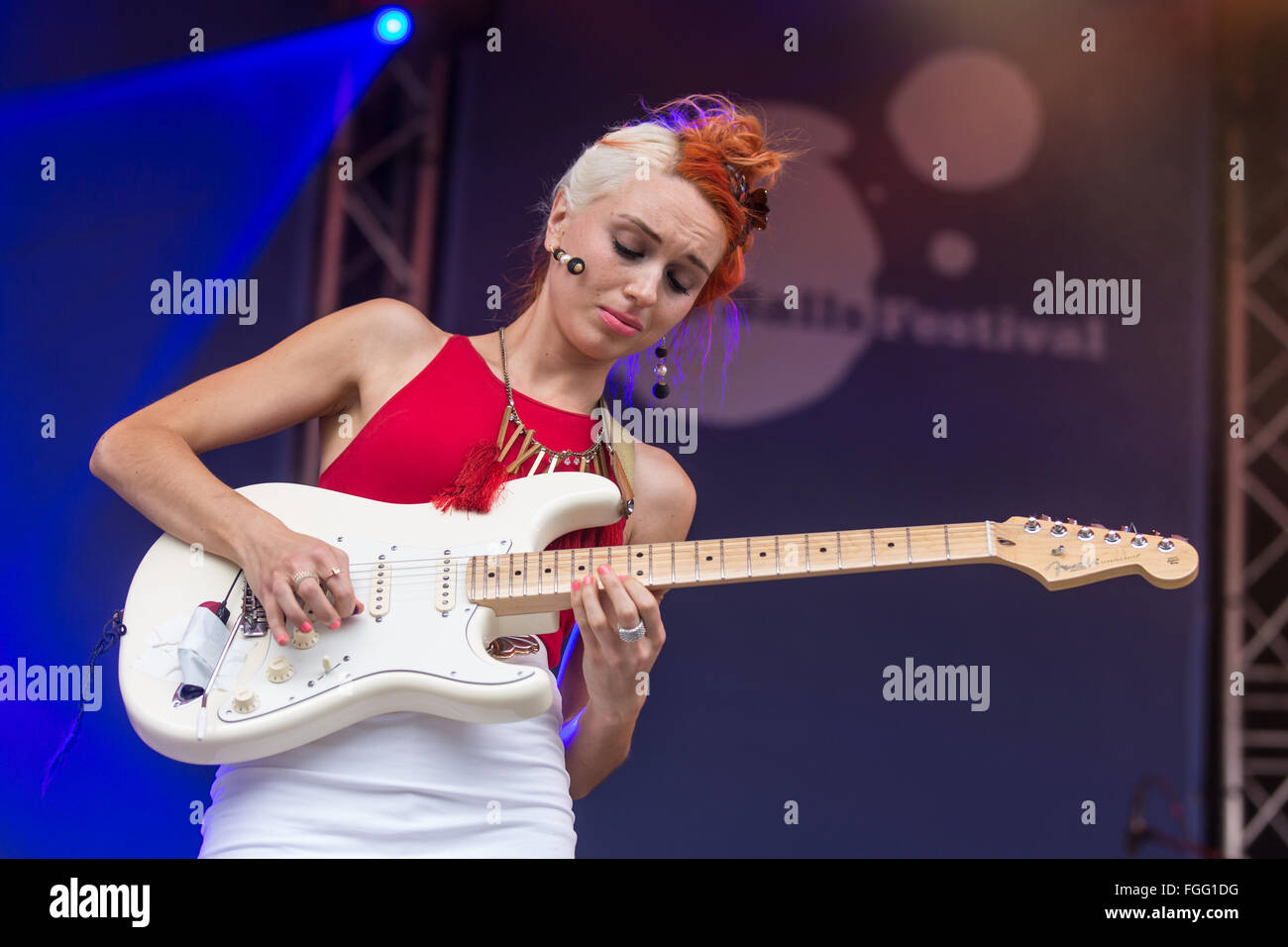 Singer rosa hi-res stock photography and images - Alamy