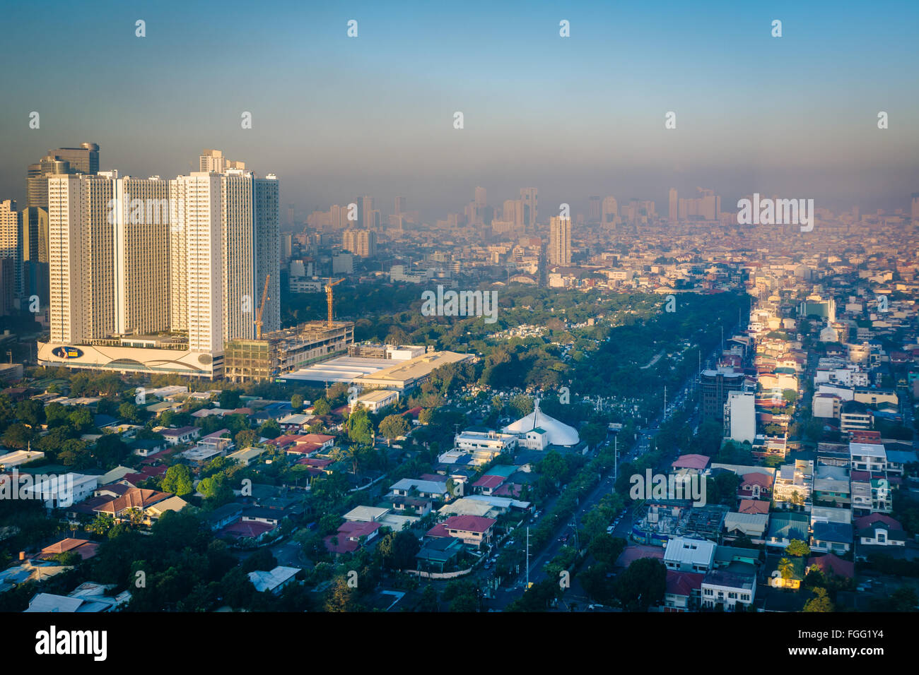 Makati city in philippines metro hi-res stock photography and images ...