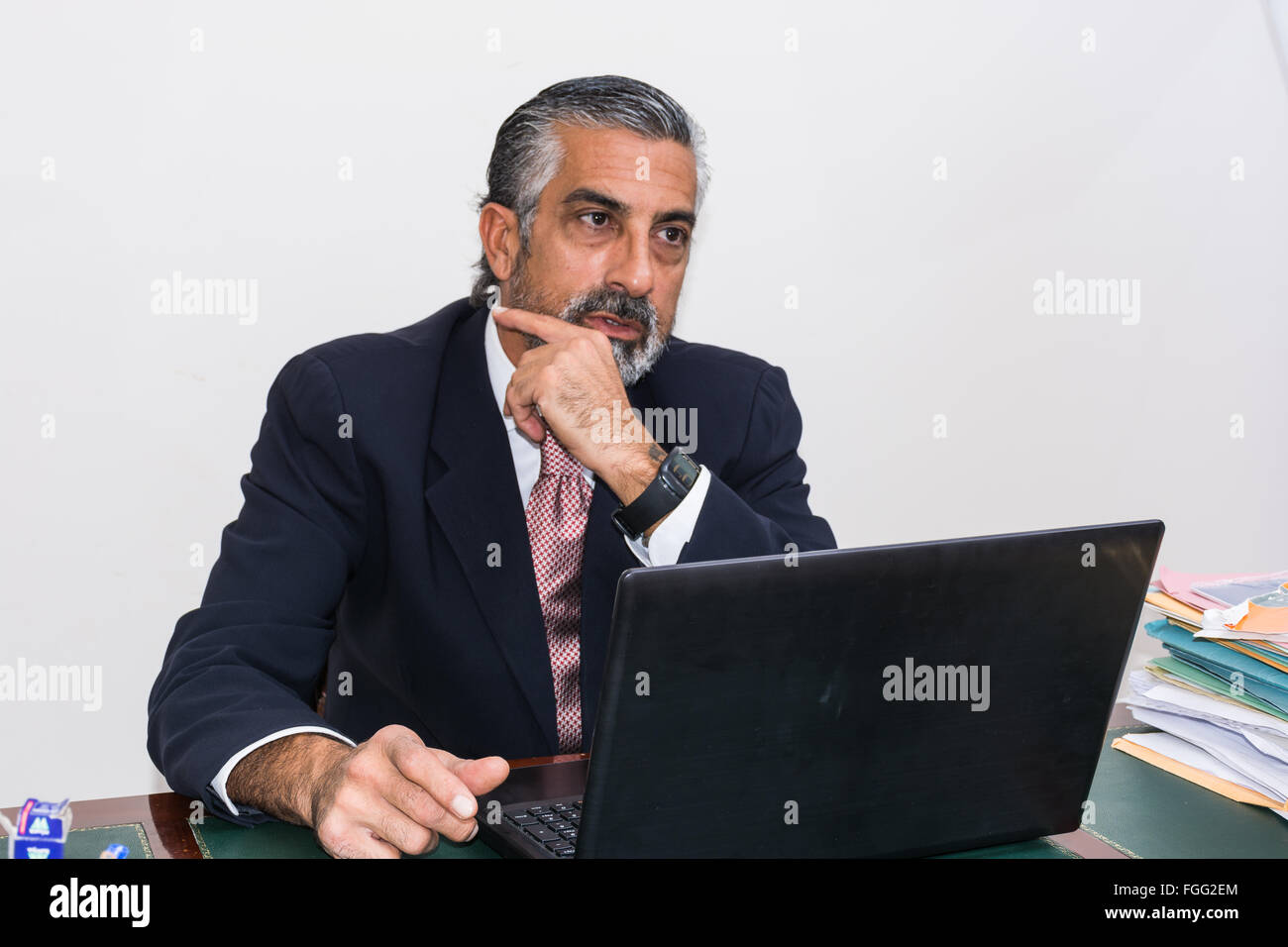 Man in suit alone in dark hi-res stock photography and images - Alamy