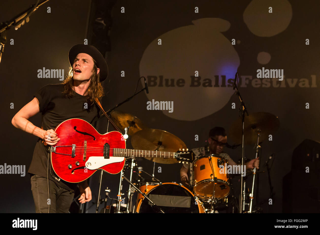James bay on stage hi-res stock photography and images - Alamy