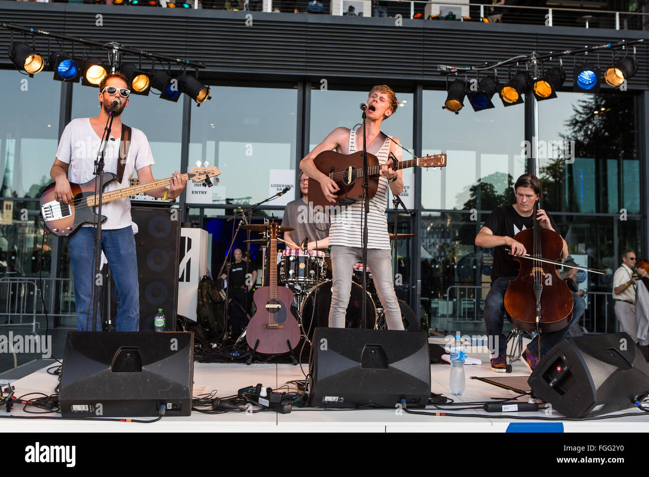 Concert tom hi-res stock photography and images - Alamy