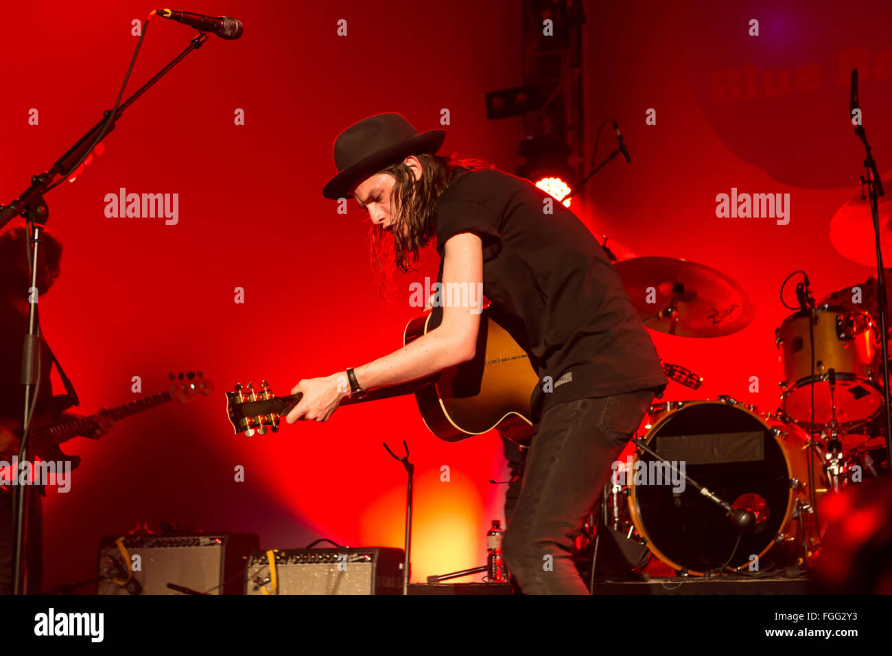 James bay on stage hi-res stock photography and images - Alamy