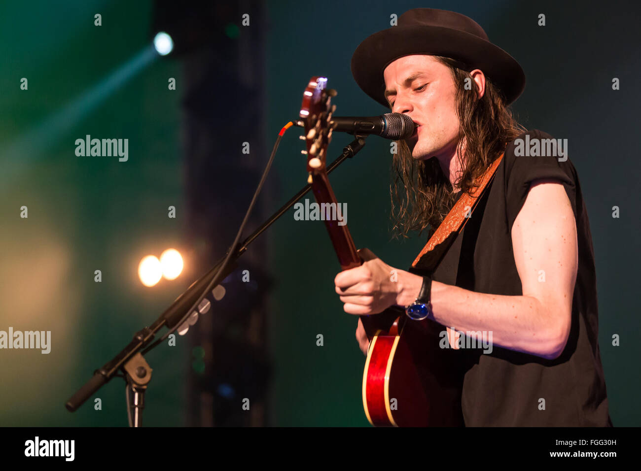 James bay on stage hi-res stock photography and images - Alamy
