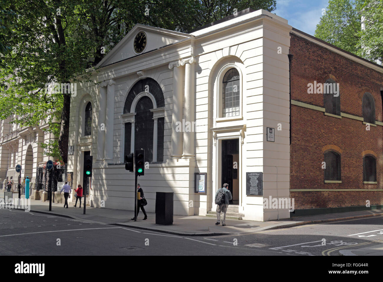 St botolphs aldersgate church hi-res stock photography and images - Alamy