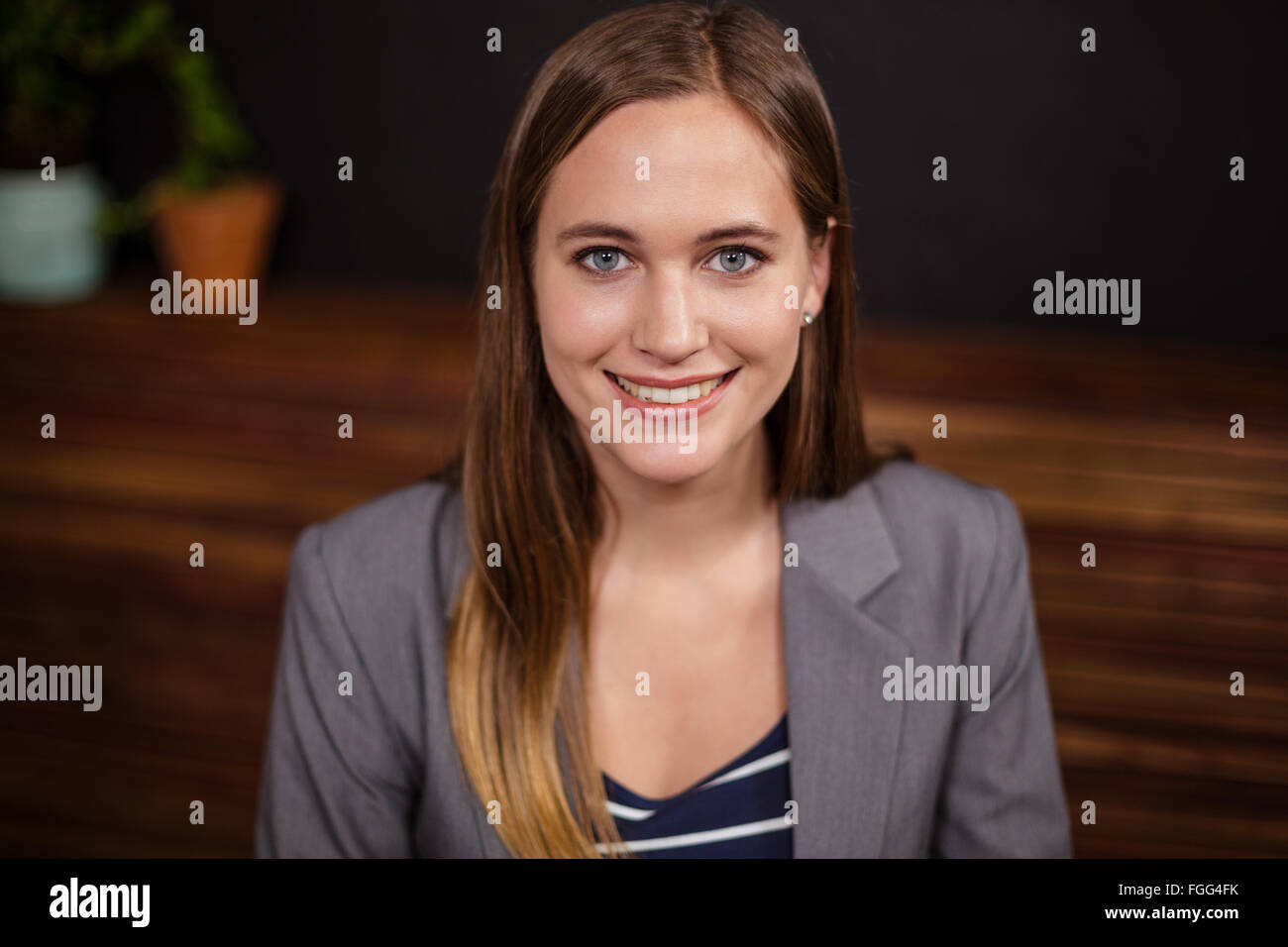 Woman smiling at camera Stock Photo - Alamy